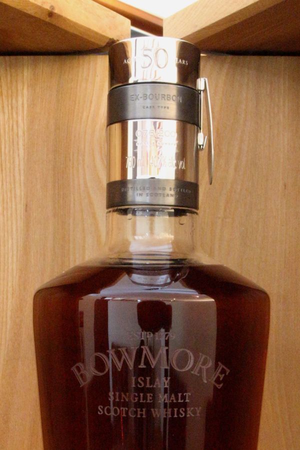 (現貨) BOWMORE 50 years 波摩 50年 稀有頂級逸品 美版 (750ml 40.7%) - ~ Kuva Whisky 古華酒藏
